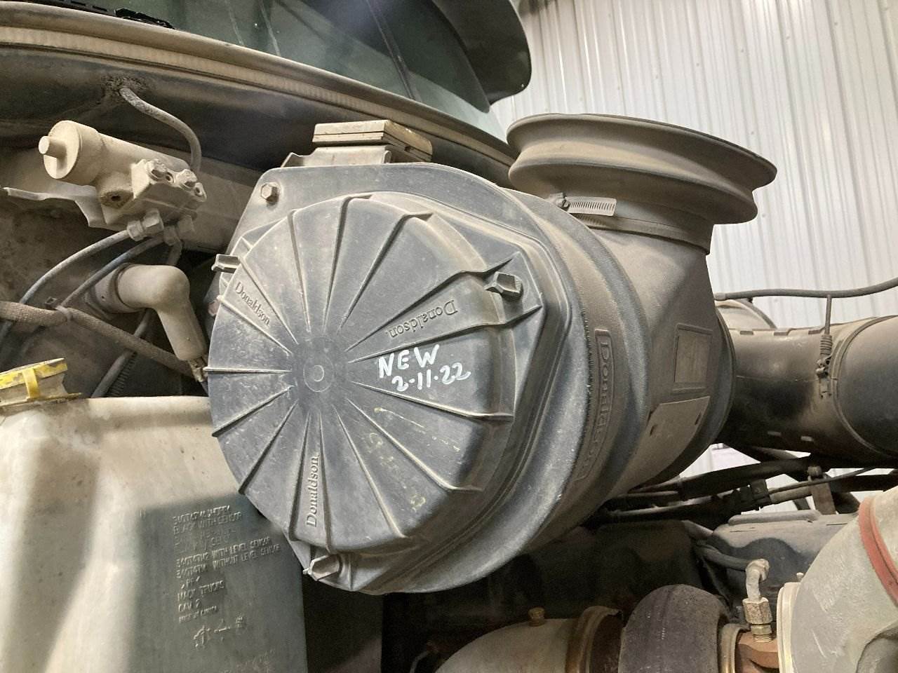 2001 Mack CH Air Cleaner / Air Filter Housing For Sale | Winimac, IN ...