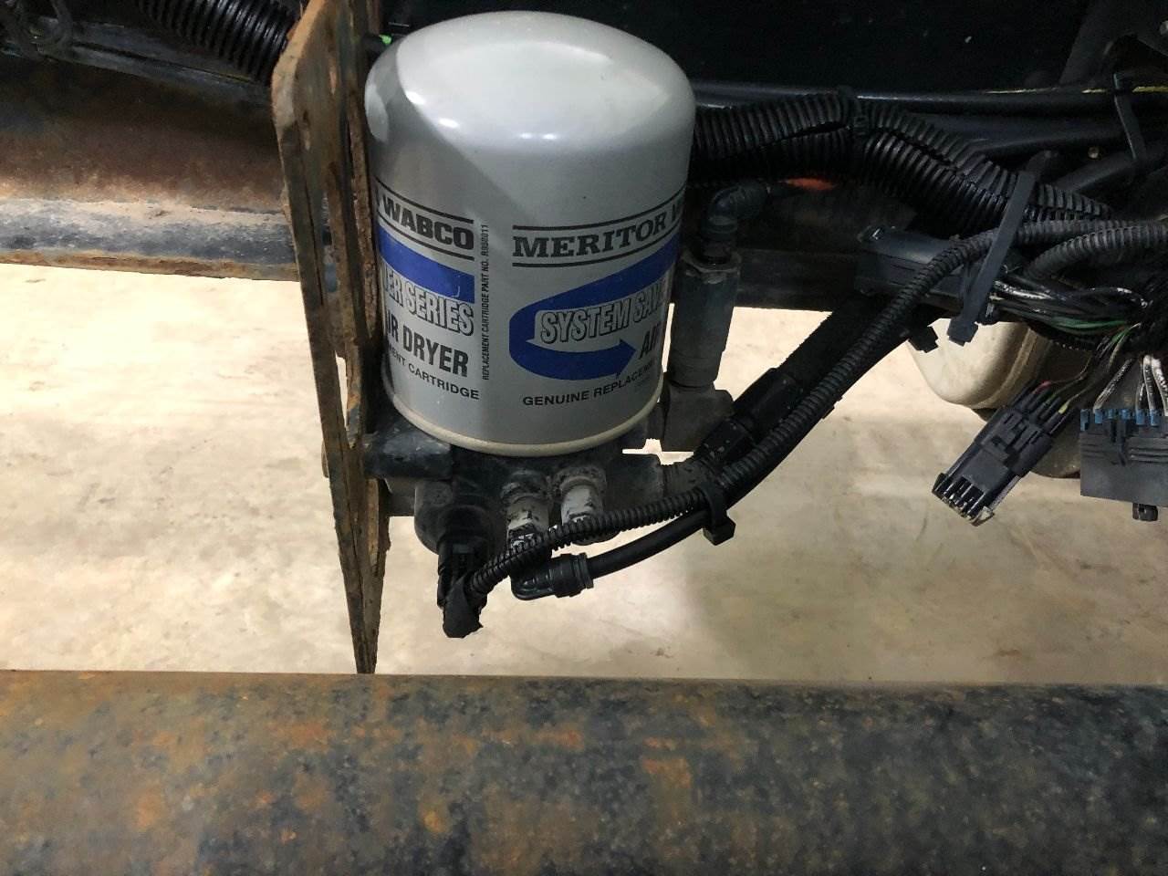 2013 Bendix AD-IP Air Dryer for a International Durastar (4300) For ...