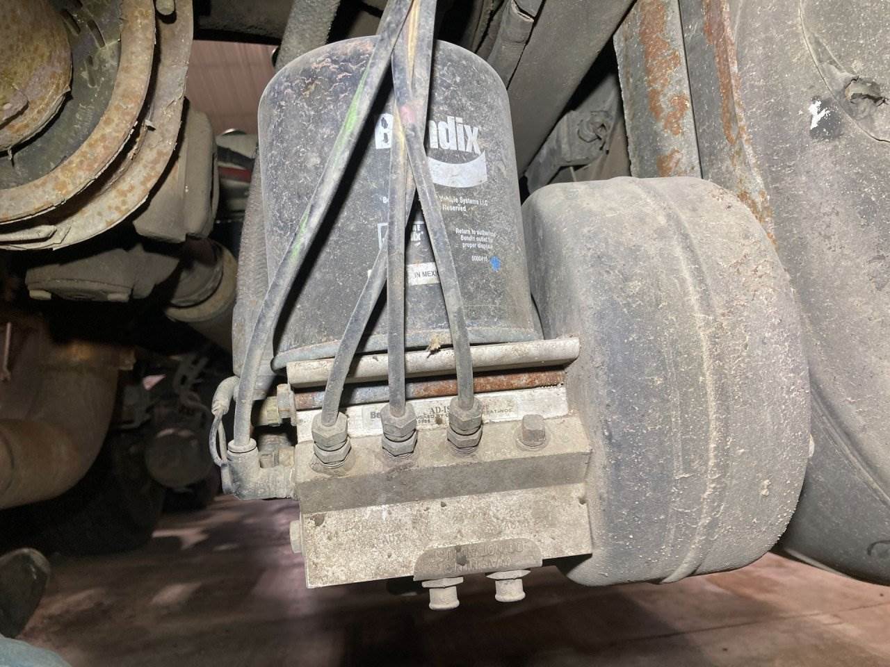 2013 Bendix AD-IS Air Dryer for a Peterbilt 579 For Sale | Sioux Falls ...