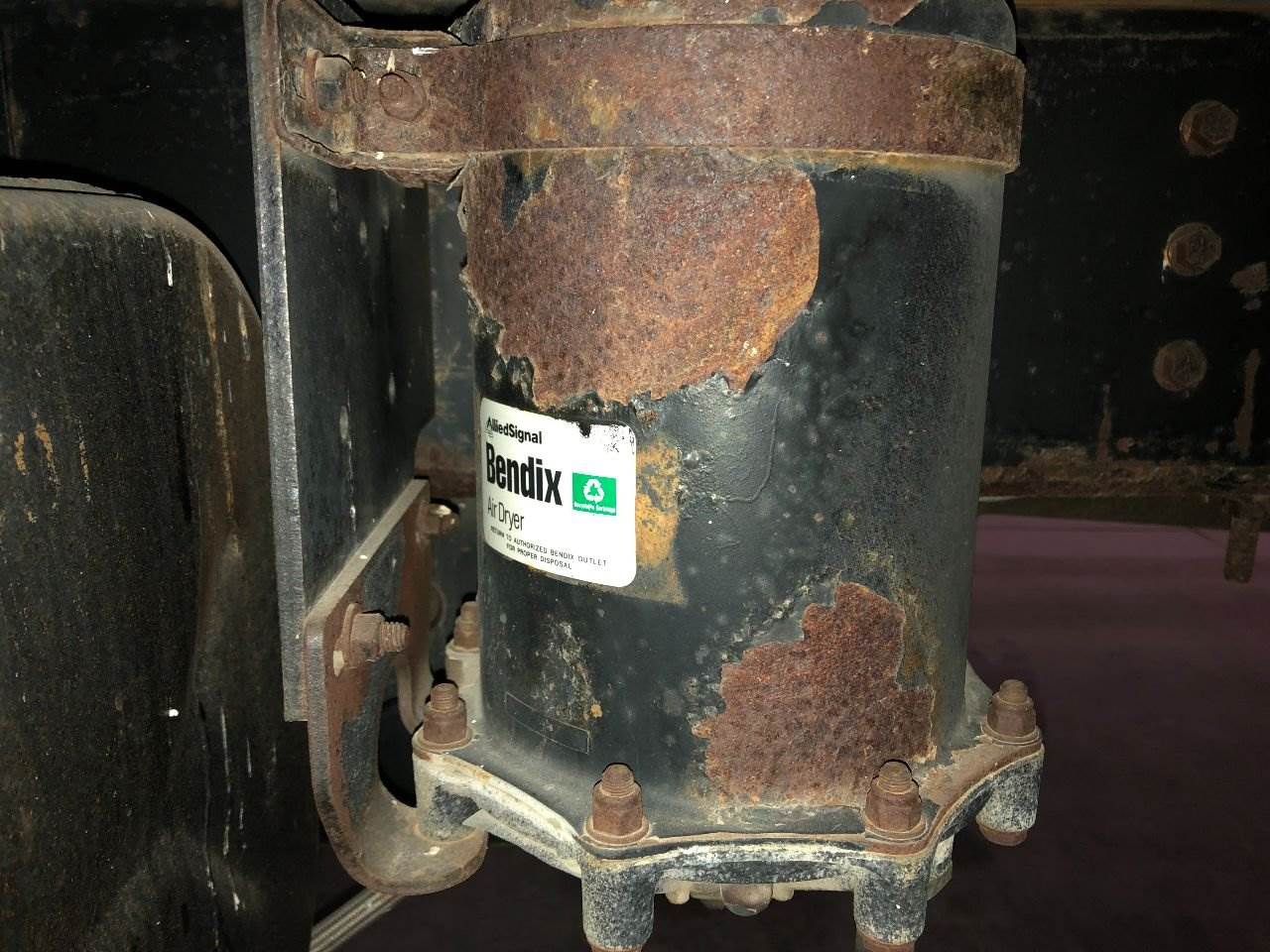 2000 Bendix AD9 Air Dryer for a International 4900 For Sale | Council ...