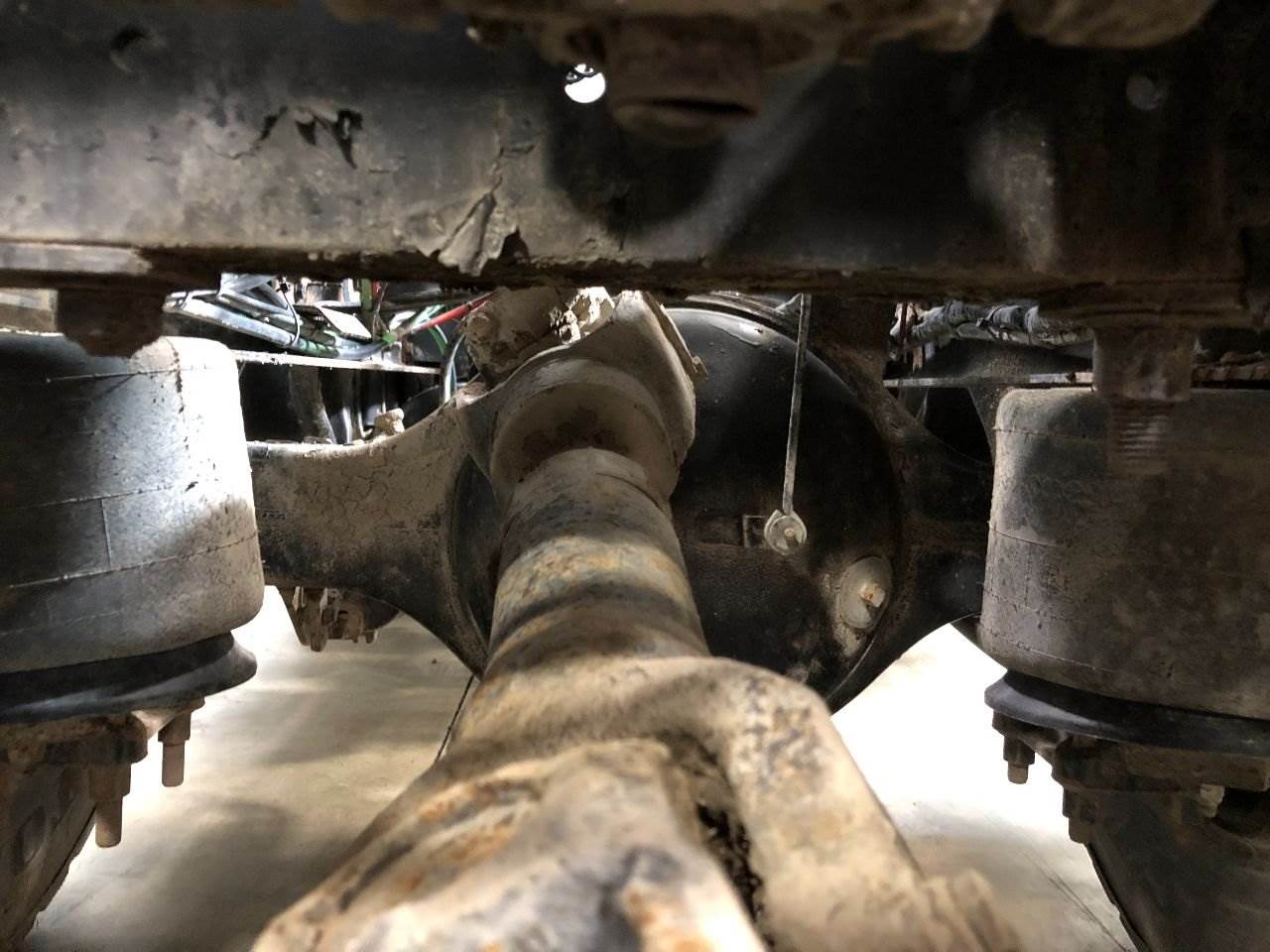 2000 Eaton DS404 Rear Axle Housing for a Sterling A9513 For Sale ...