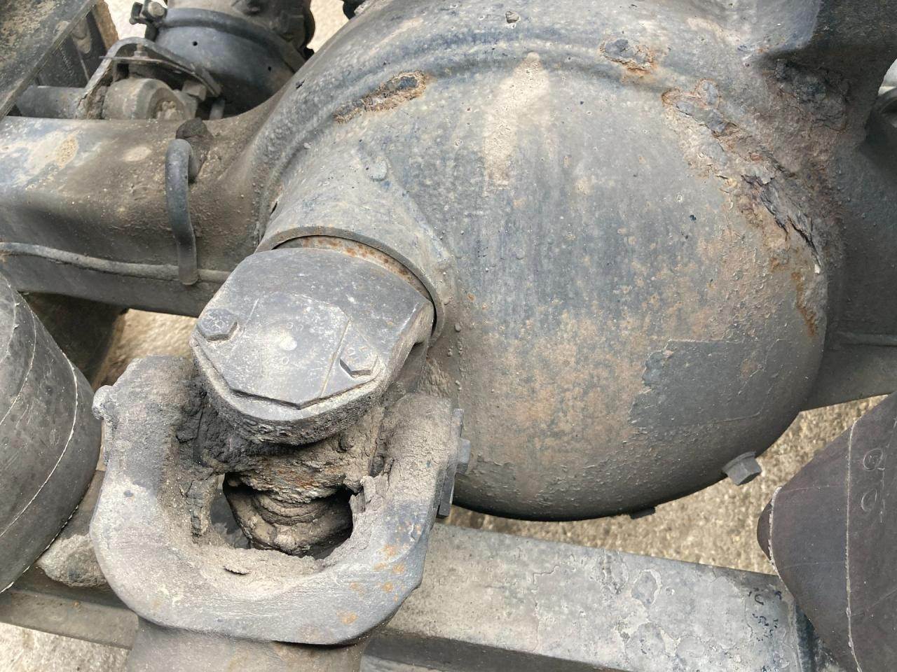 2007 Eaton DS404 Rear Axle Housing for a Kenworth T600 For Sale ...