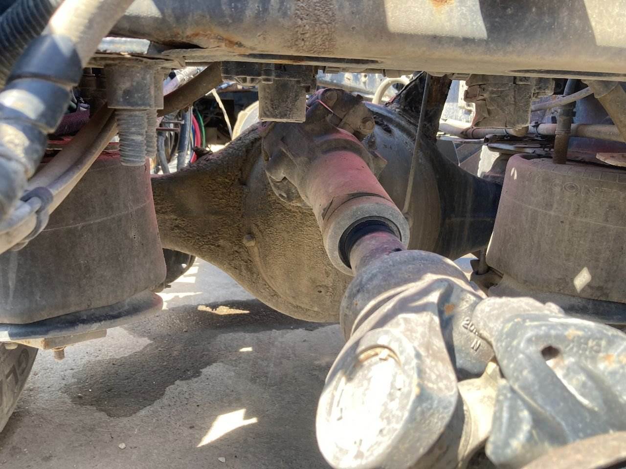 Meritor MD2014X Rear Axle Housing for a Freightliner Cascadia For Sale ...