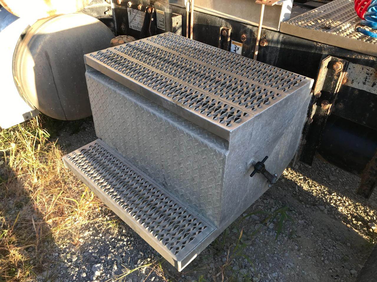 2005 Peterbilt 378 Battery Box For Sale | Des Moines, IA | 25703177 ...