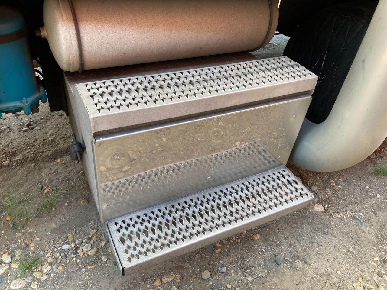 2001 Peterbilt 379 Battery Box For Sale | Spencer, IA | 25697437 ...