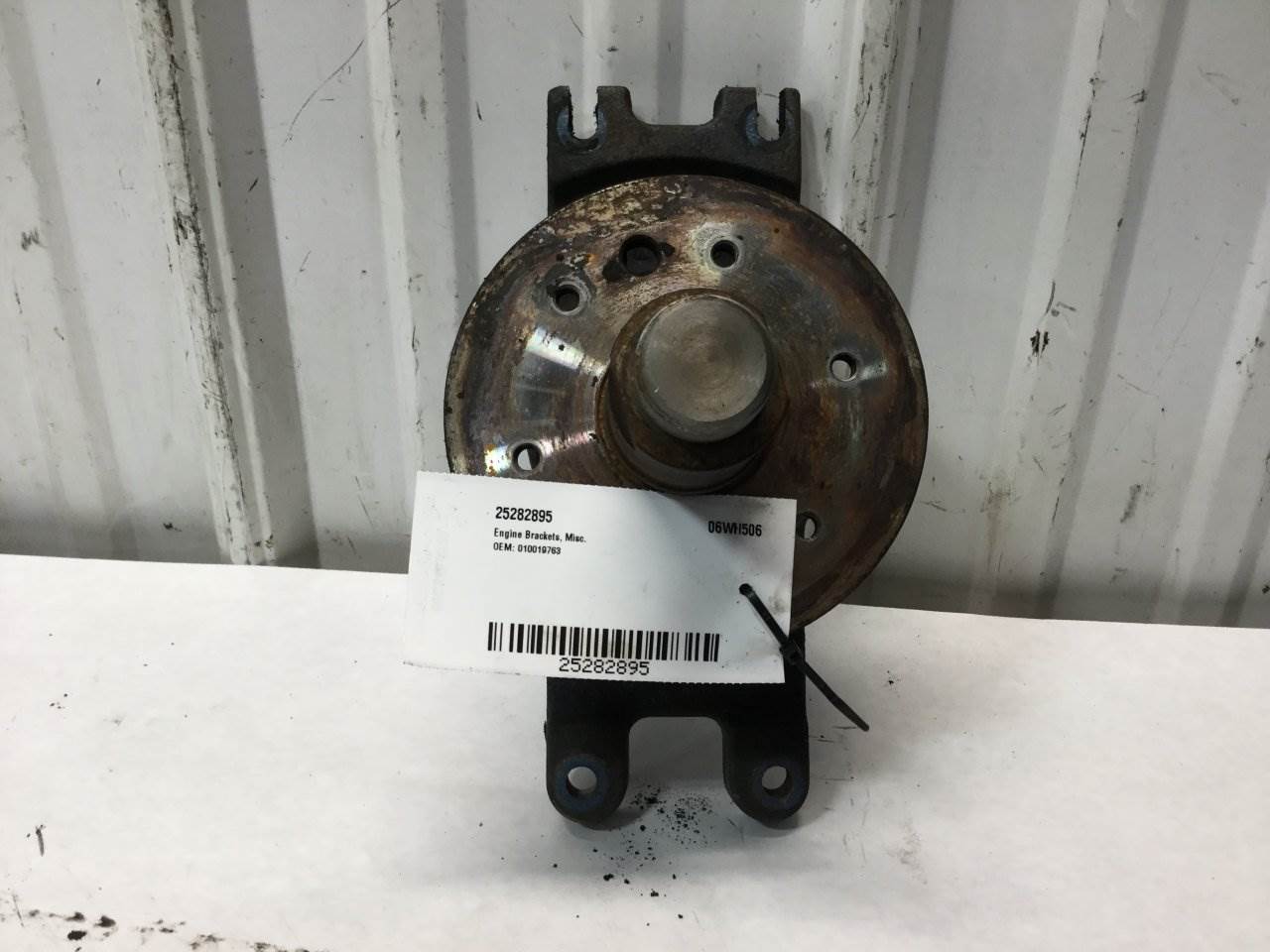 2006 Caterpillar C7 Bracket For A Freightliner M2 106 For Sale Sioux