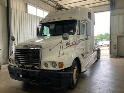 2004 Freightliner Century Class 120 Cab Assembly for a Freightliner ...
