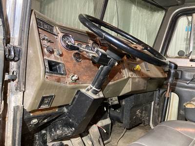 1997 Peterbilt 330 Cab Assembly For Sale | Sioux Falls, SD | 25706713 ...