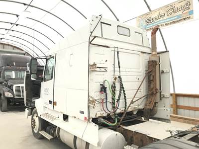 2000 Volvo VNL Cab Assembly For Sale | Council Bluffs, IA | 25412840 ...