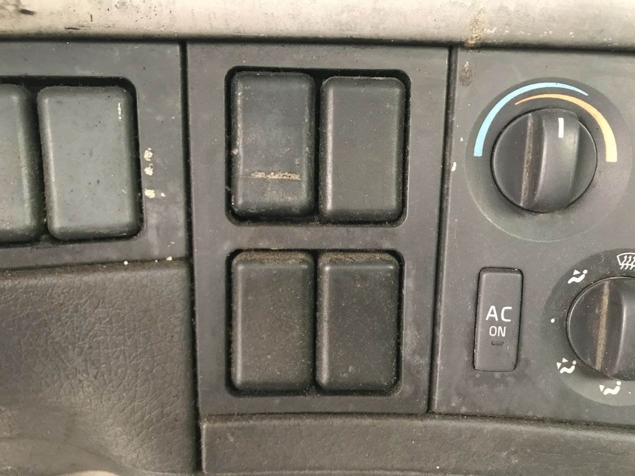 2007 Volvo VNM Dash Panel For Sale | Council Bluffs, IA | 25605324 ...