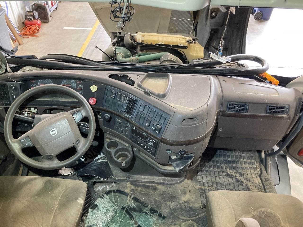 2015 Volvo VNL Dashboard Assembly For Sale | Sioux Falls, SD | 25274899 ...