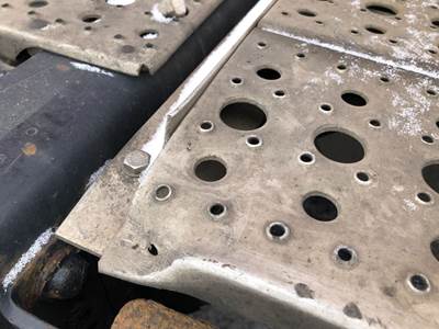 2011 Freightliner Cascadia Deck Plate / Catwalk For Sale | Des Moines ...
