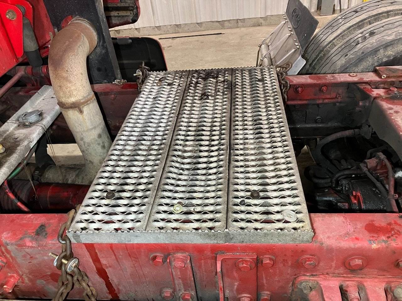 2001 Peterbilt 387 Deck Plate / Catwalk For Sale | Sioux Falls, SD ...