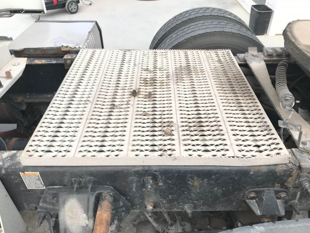 2014 Peterbilt 579 Deck Plate / Catwalk For Sale | Council Bluffs, IA ...