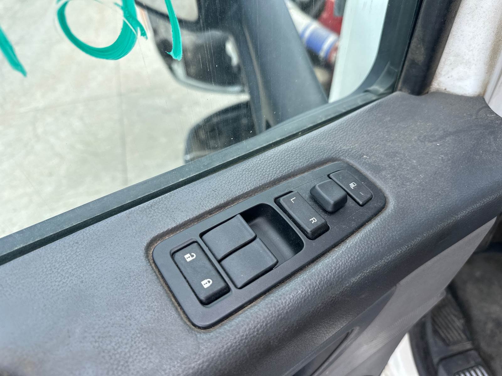 2016 Peterbilt 579 Door Electrical Switch For Sale | Kansas City, MO ...