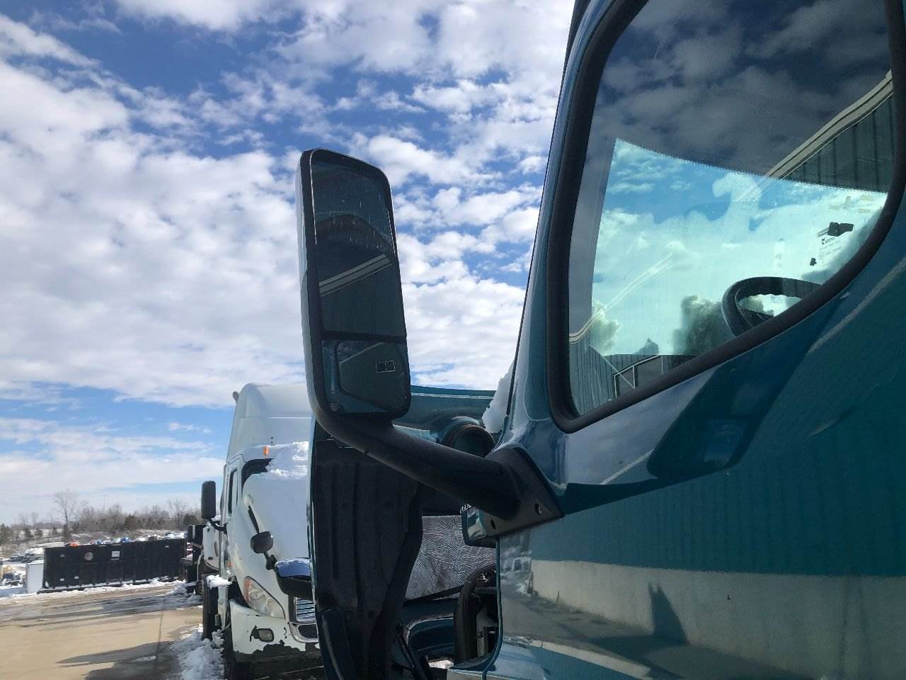 2019 Freightliner Cascadia Door Mirror For Sale | Kansas City, MO ...