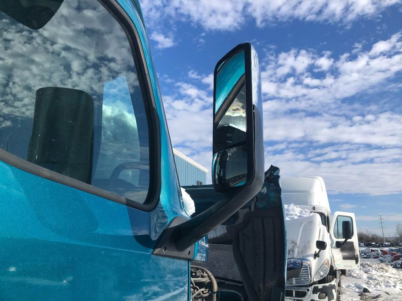 2019 Freightliner Cascadia Door Mirror For Sale | Kansas City, MO ...