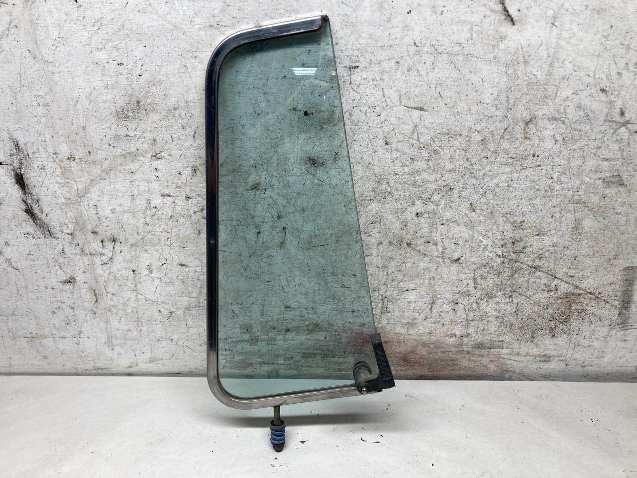 2003 Peterbilt 379 Door Vent Glass For Sale | Sioux Falls, SD | 25628512 | MyLittleSalesman.com