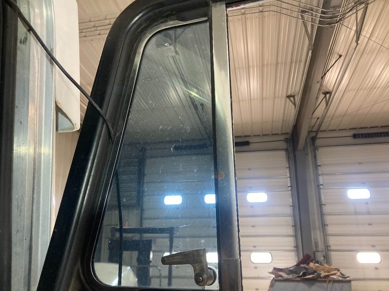 2000 Peterbilt 379 Door Vent Glass For Sale | Sioux Falls, SD ...
