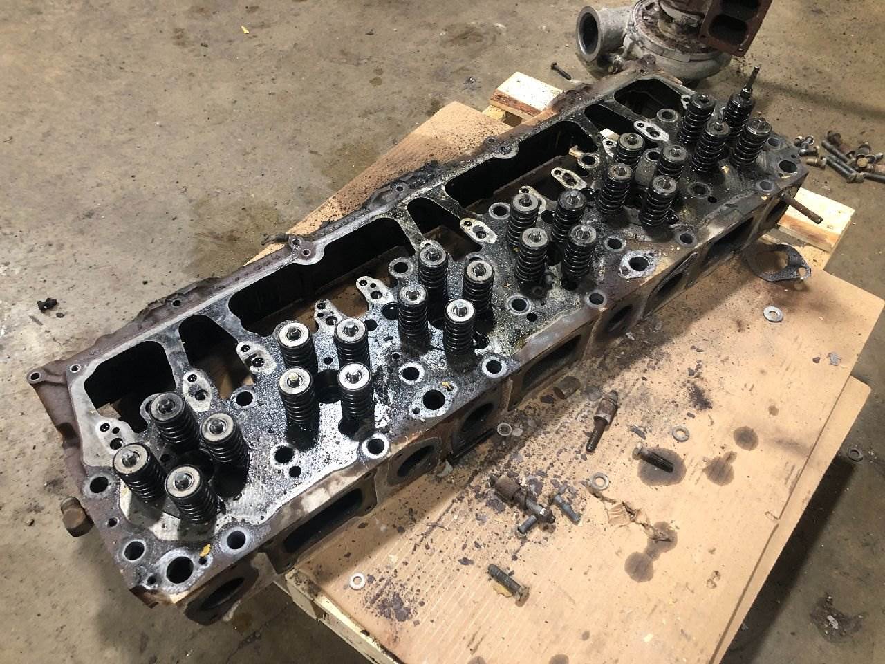 1999 Caterpillar C12 Engine Head Assembly for a Peterbilt 385 For Sale ...