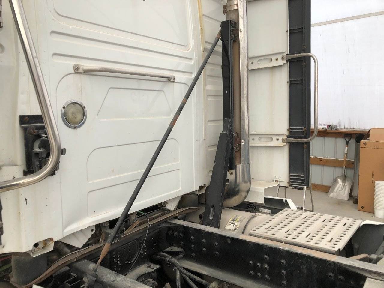 2013 Volvo VNL Exhaust Bracket For Sale | Council Bluffs, IA | 25609124 ...