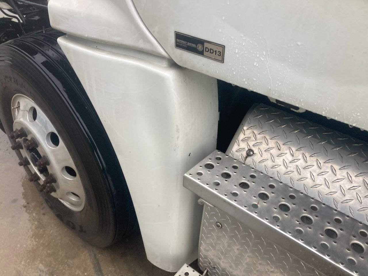 2012 Freightliner Cascadia Fender For Sale | Kansas City, MO | 25476889 ...