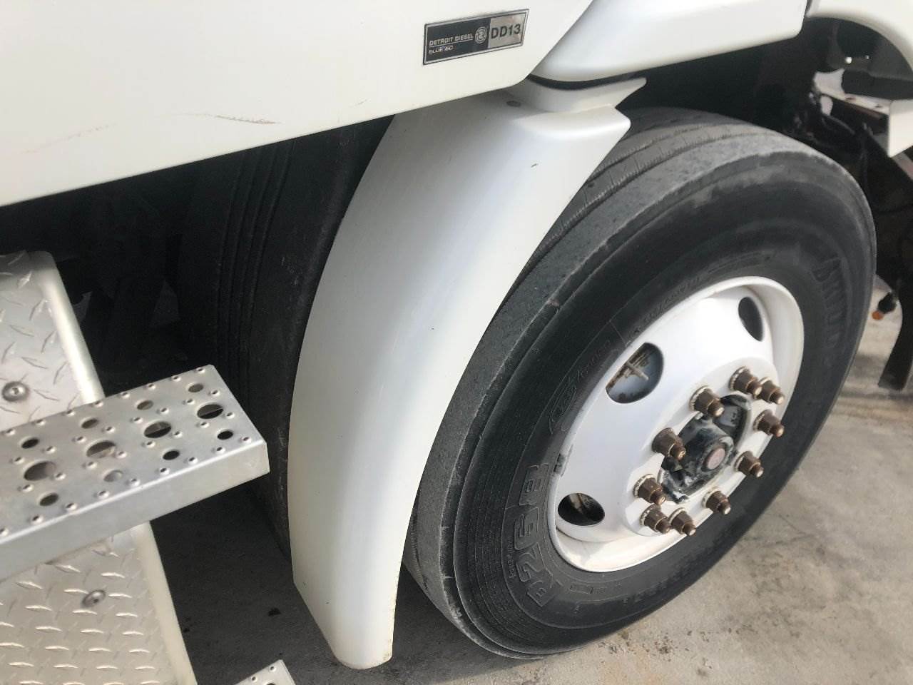 2012 Freightliner Cascadia Fender For Sale | Kansas City, MO | 25568731 ...