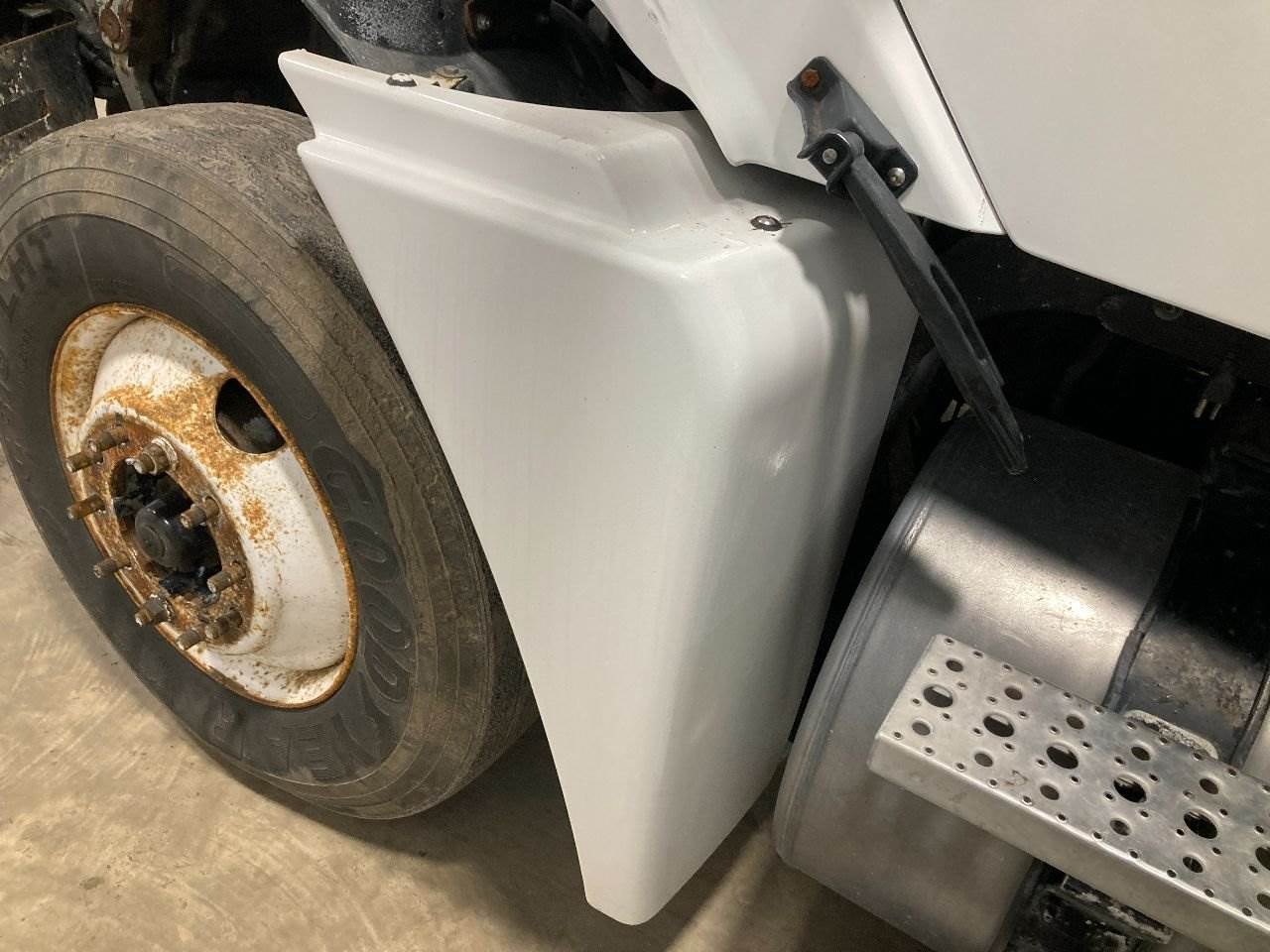 2004 Freightliner Columbia 120 Fender For Sale | Winimac, IN | 25592557 ...