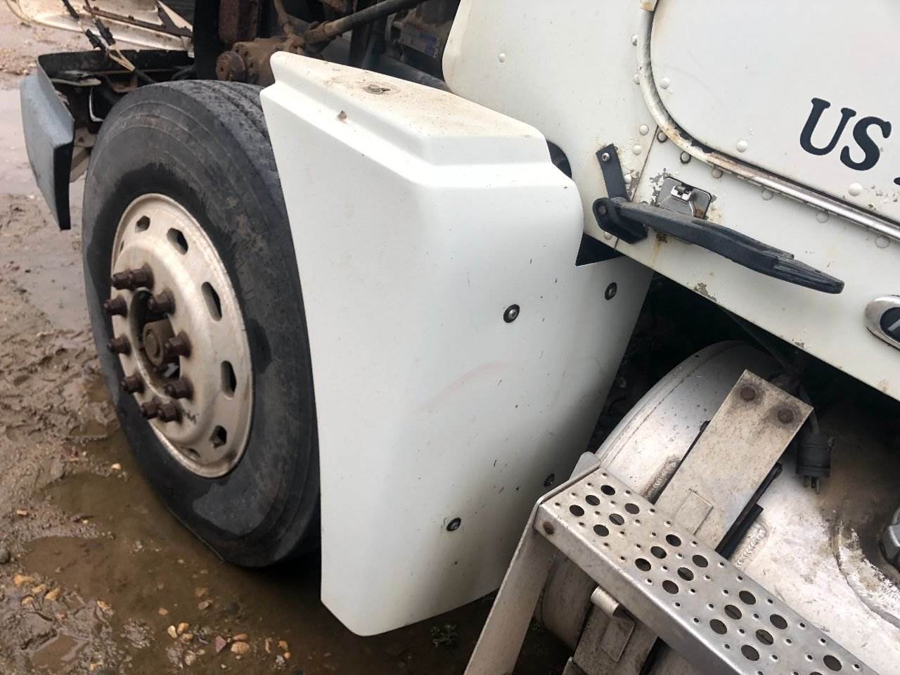 1997 Freightliner FLD120 Fender For Sale | Spencer, IA | 25437943 ...