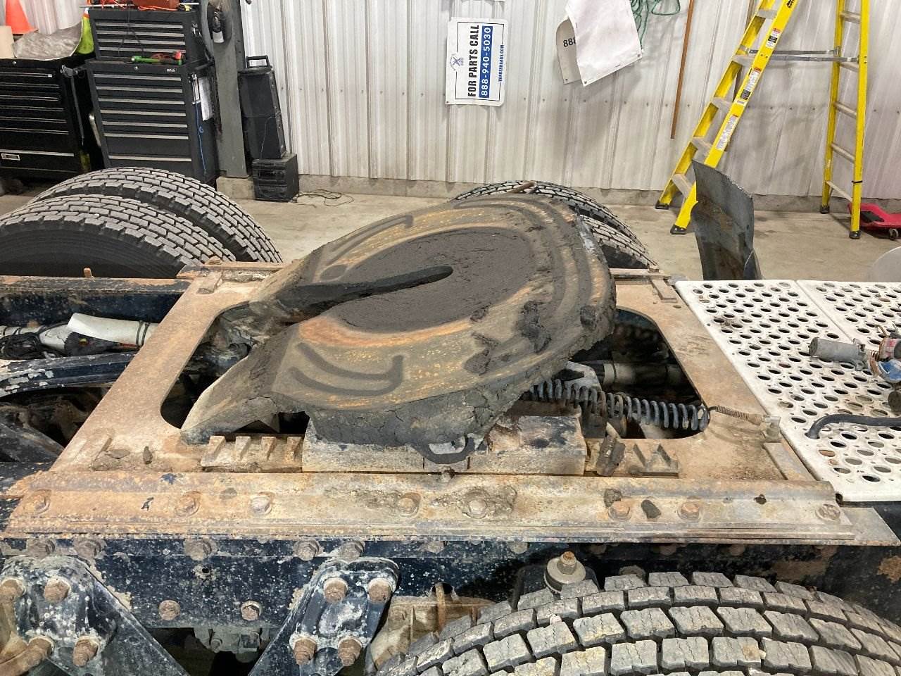 1997 Holland FW8 Fifth Wheel for a Kenworth W900B For Sale | Sioux ...