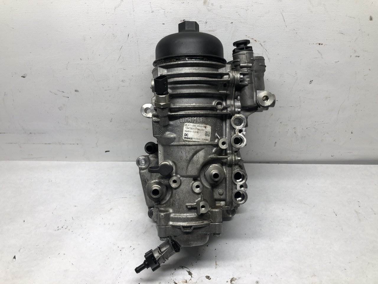 2013 Detroit DD13 Fuel Filter Assembly for a Freightliner Cascadia For ...