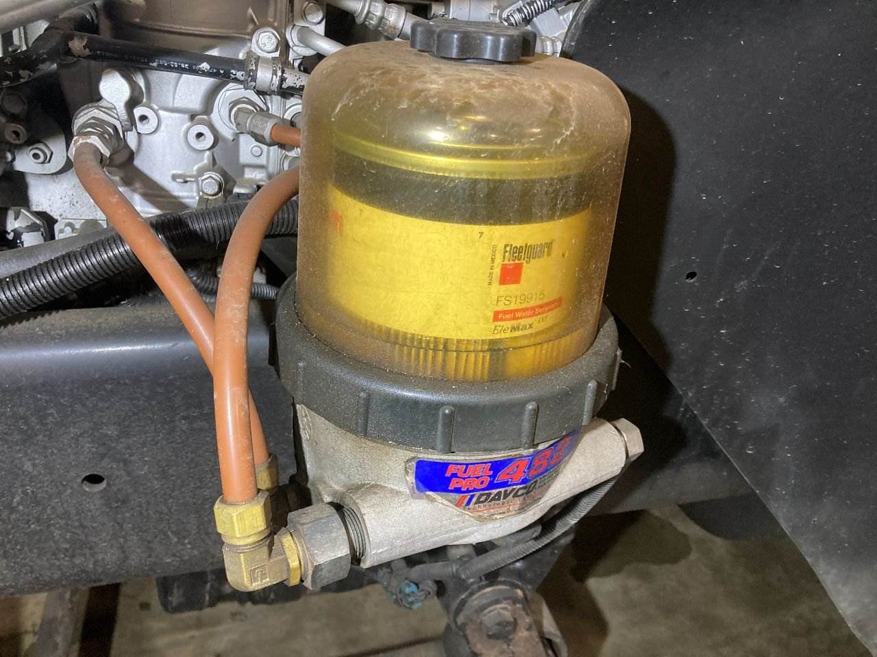 2015 Detroit DD16 Fuel Filter Assembly for a Freightliner Coronado For ...