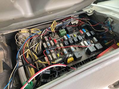 2010 Freightliner Century Class 120 Fuse Box for a Freightliner C120 ...
