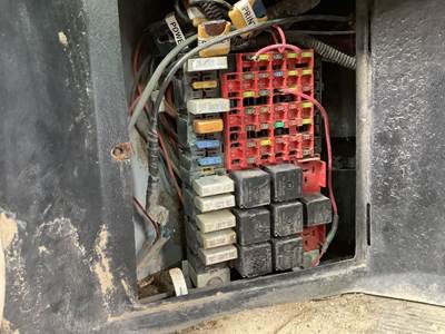 2010 Peterbilt 335 Fuse Box For Sale | Des Moines, IA | 25600953 ...