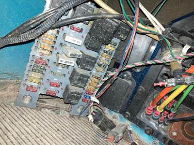 Peterbilt Fuse Boxes & Panels For Sale | MyLittleSalesman.com