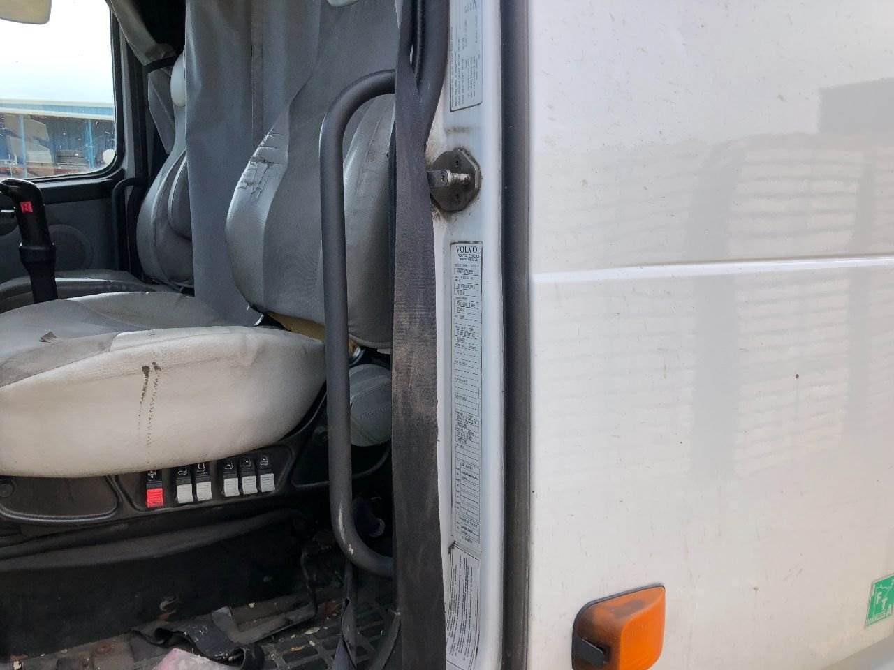 2007 Volvo VNL Grab Handle For Sale | Des Moines, IA | 25610120 ...