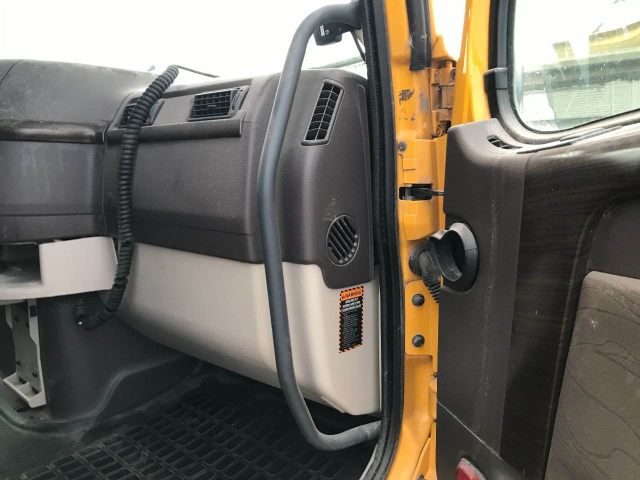 2016 Volvo VNL Grab Handle For Sale | Council Bluffs, IA | 25611839 ...