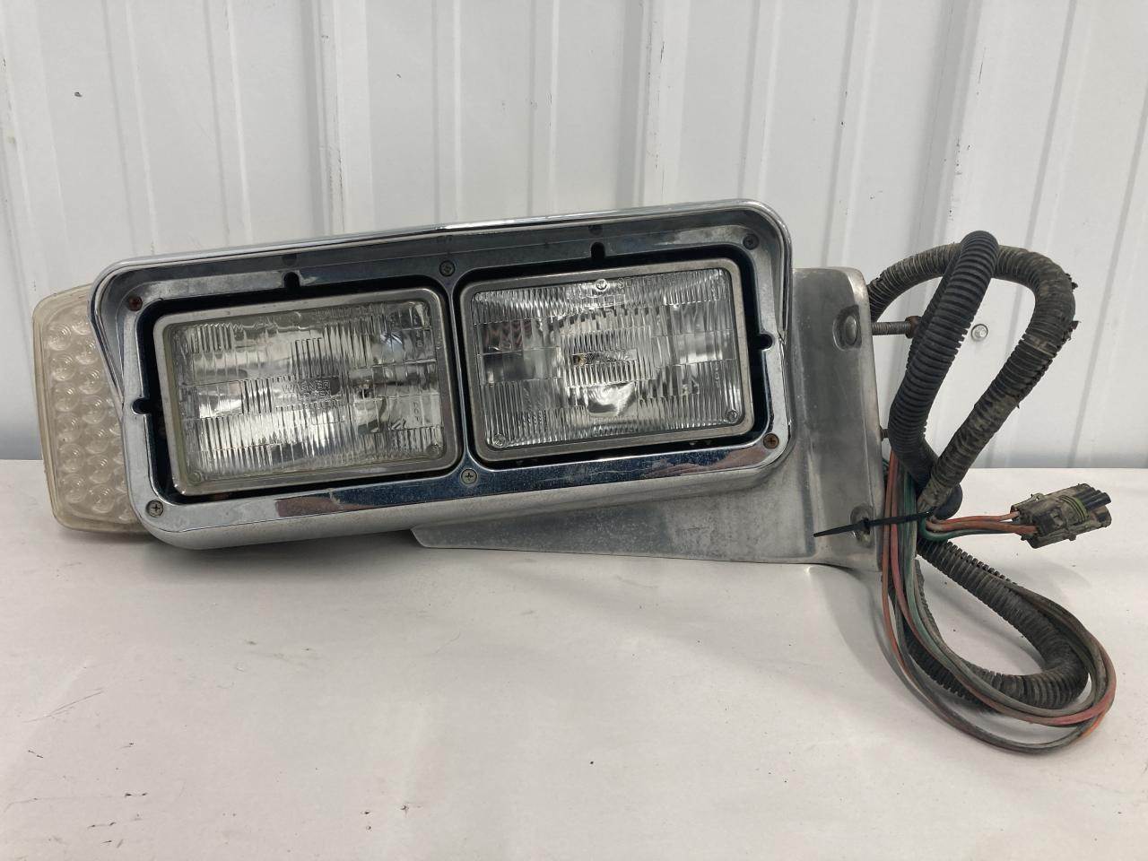 1988 Peterbilt 357 Headlight Assembly For Sale | Winimac, IN | 25693667 ...