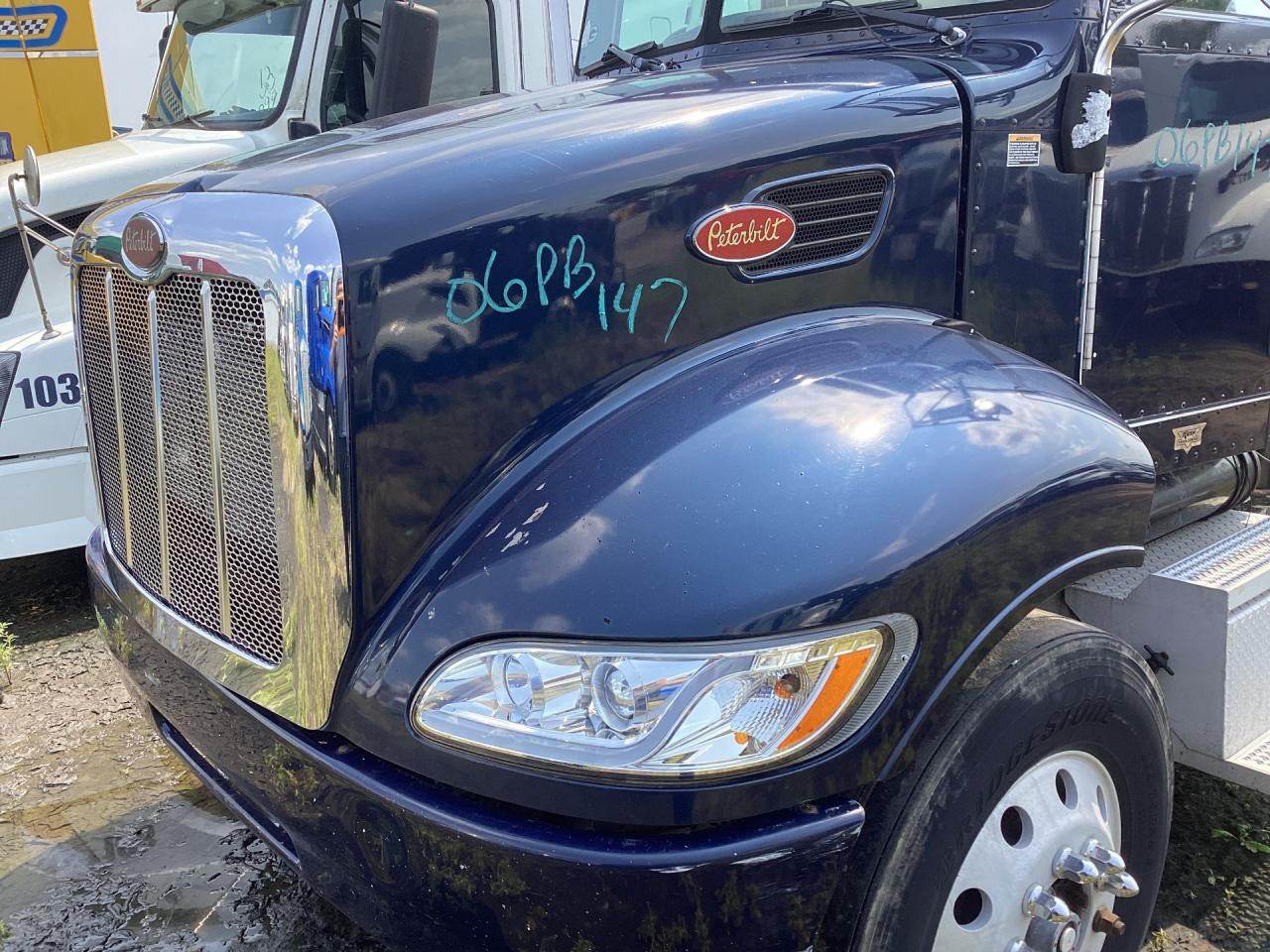 2006 Peterbilt 335 Hood For Sale | Winimac, IN | 25686004 ...