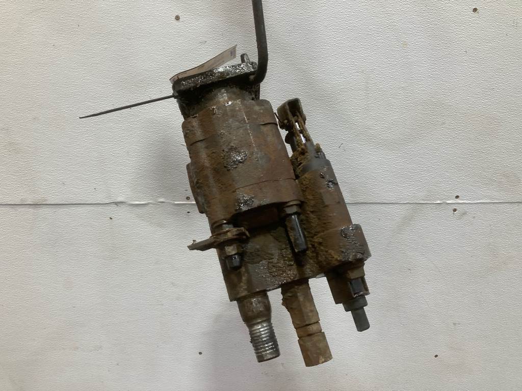 1992 ALL Hydraulic Pump for a Ford LT9000 For Sale | Des Moines, IA ...