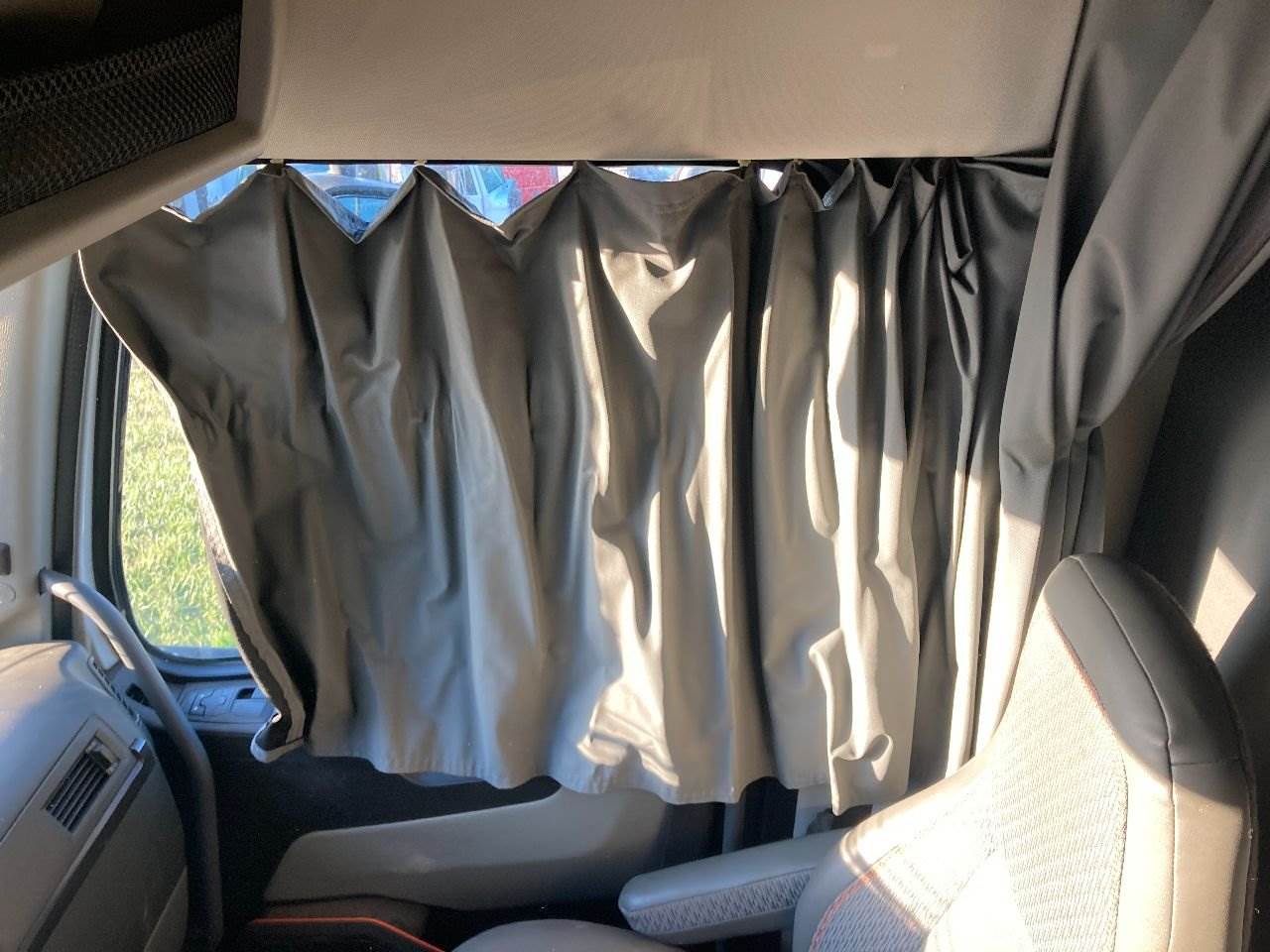 2022 Volvo VNL Interior Curtain For Sale | Kansas City, MO | 25546320 ...