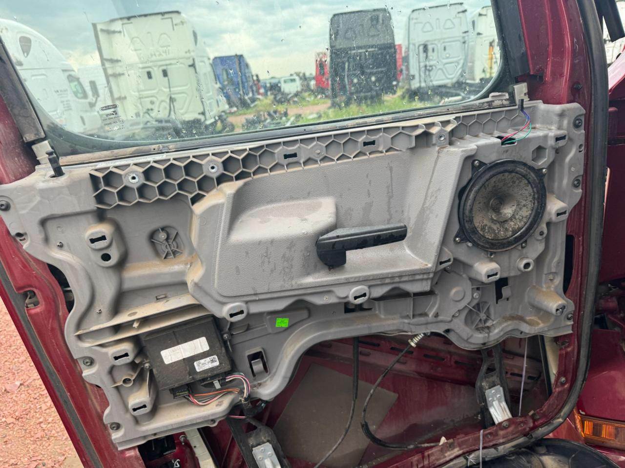 2020 Freightliner Cascadia Interior Door Panel For Sale | Kansas City ...