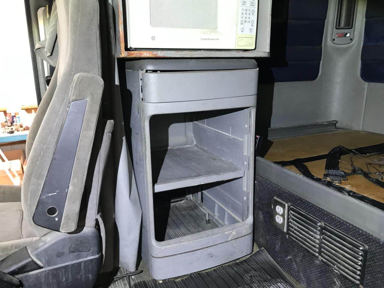 1998 Freightliner Century Class 120 Sleeper Cabinet for a Freightliner ...