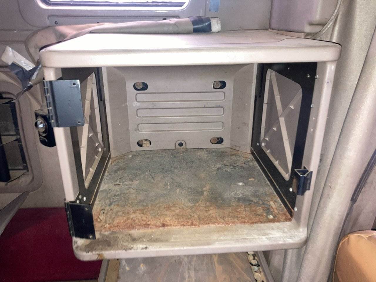 2005 International 9900 Sleeper Cabinet For Sale | Winimac, IN ...