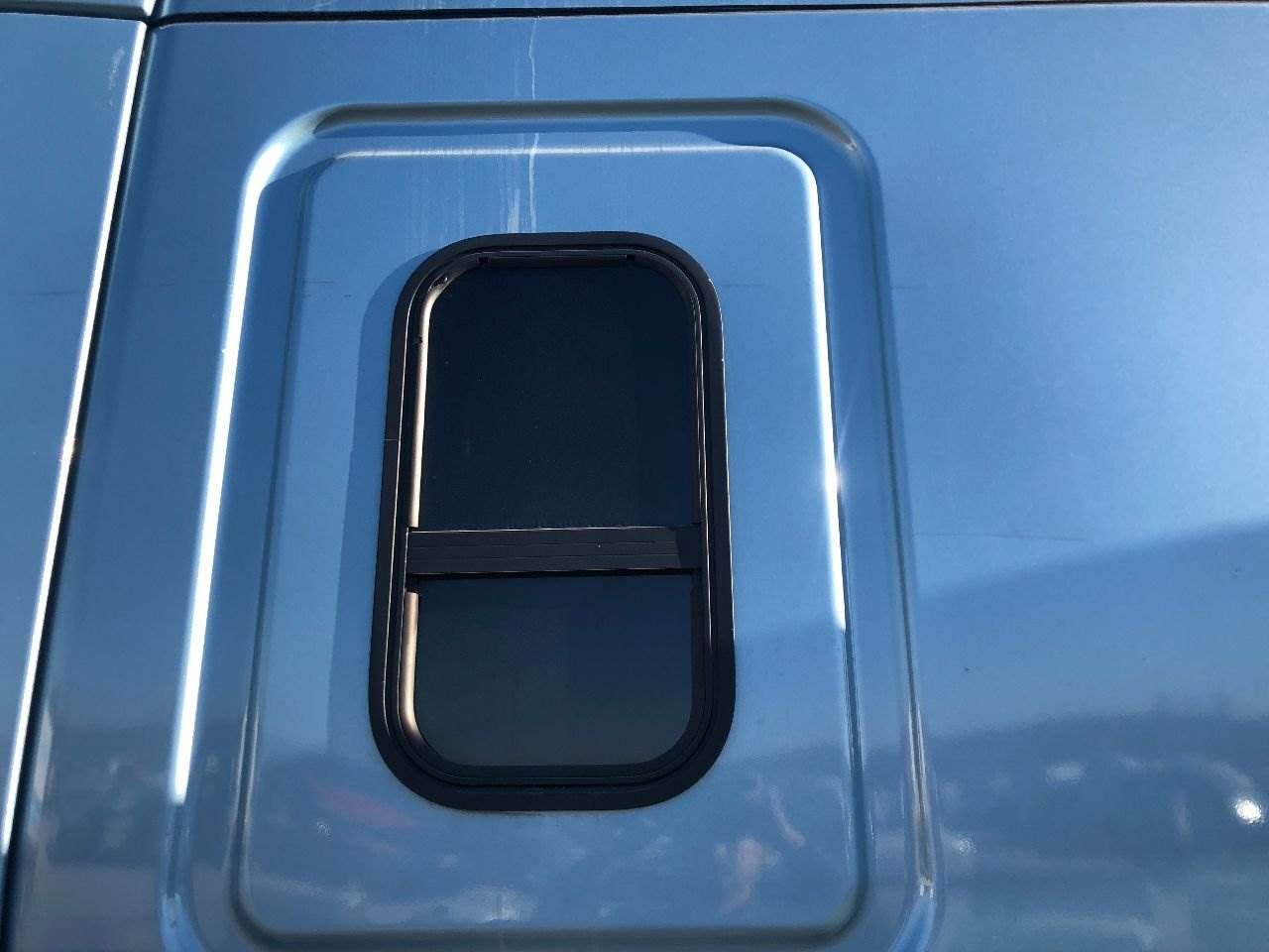 2017 Freightliner Cascadia Sleeper Window For Sale | Kansas City, MO ...