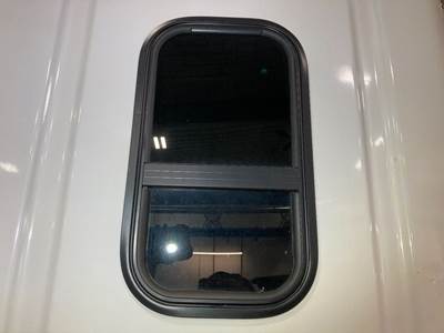 2022 Freightliner Cascadia Sleeper Window For Sale | Sioux Falls, SD ...
