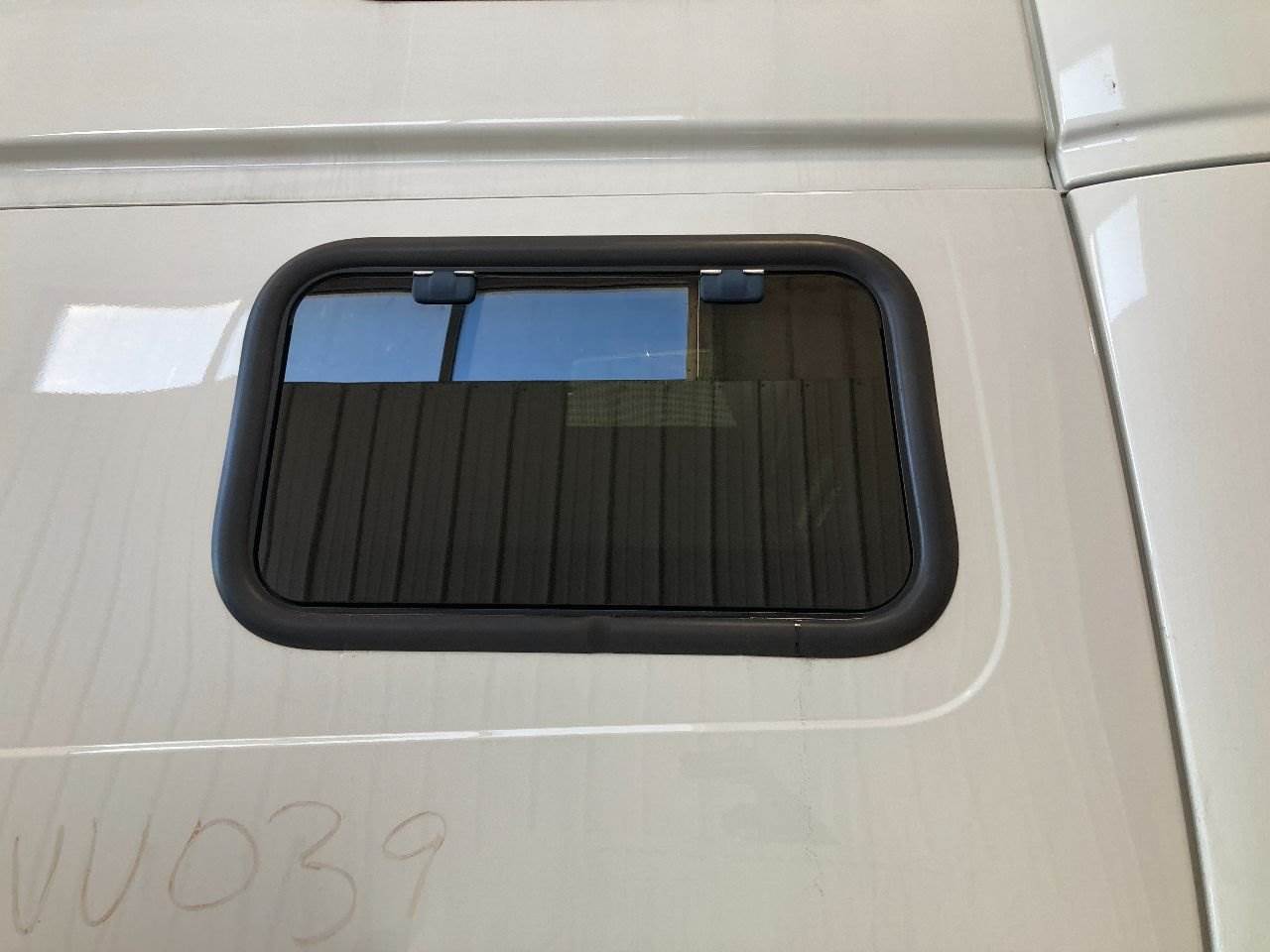 2016 Volvo VNL Sleeper Window For Sale | Winimac, IN | 25599549 ...
