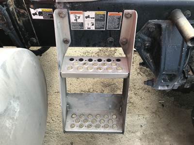 Kenworth Steps (Frame, Fuel Tank, Fairing) For Sale | MyLittleSalesman.com