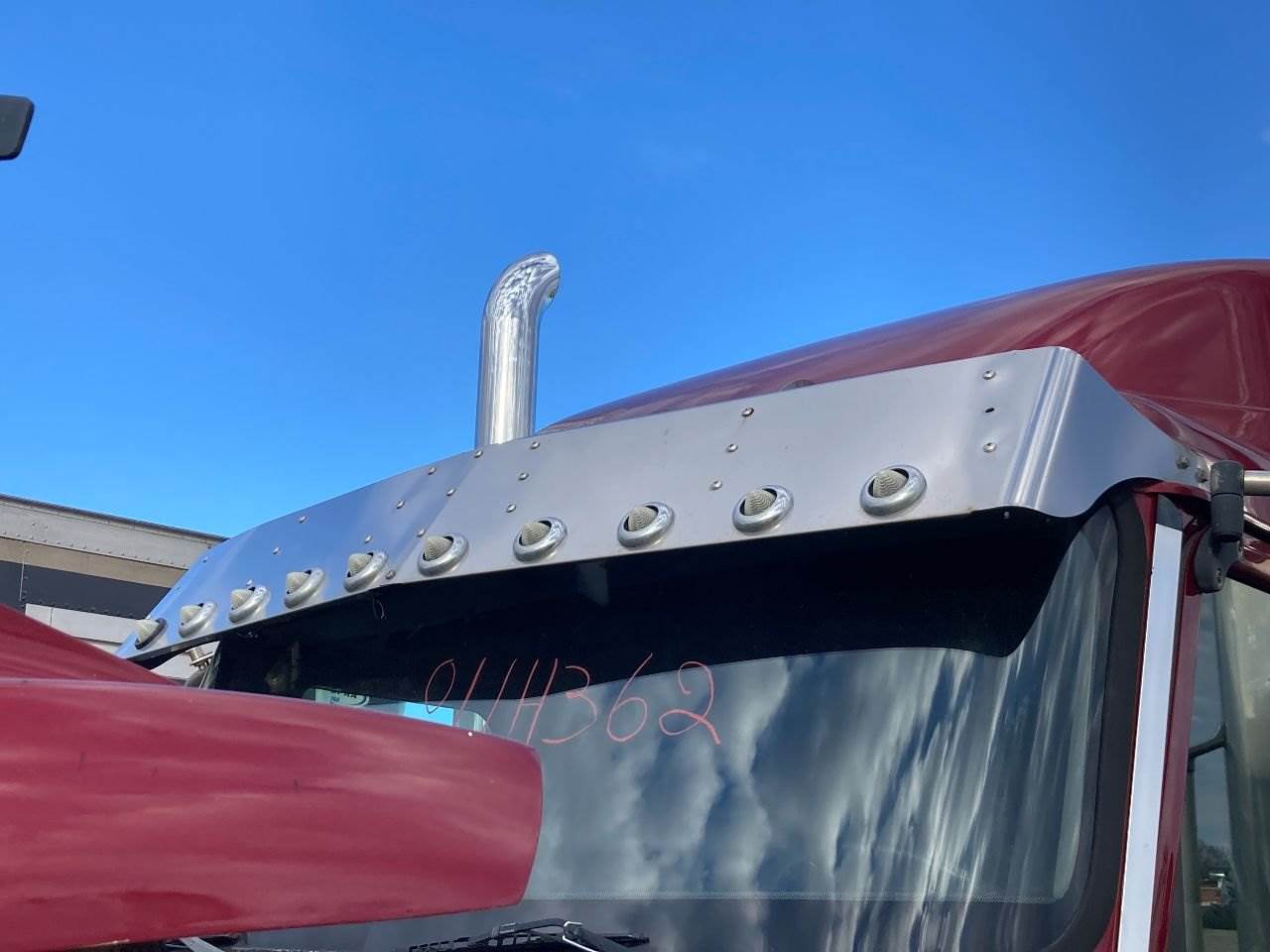 2001 International 9900 Exterior Sun Visor For Sale | Spencer, IA ...