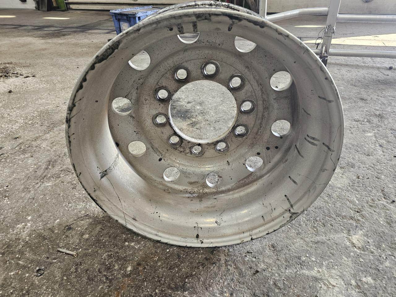 1999 Budd 24.5 ALUM Tire & Rim for a Freightliner C120 Century For Sale ...